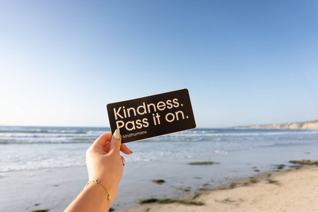 30 Amazing and Simple ways to Pay it forward - An Introvert's View